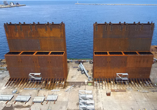 Hybrid caissons and L-shaped caissons (for quay walls) | Bridges ...